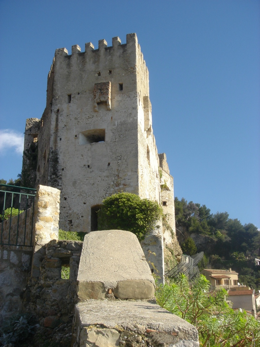 A tale of two villages: Èze and Roquebrune-cap-martin | VINGT Paris